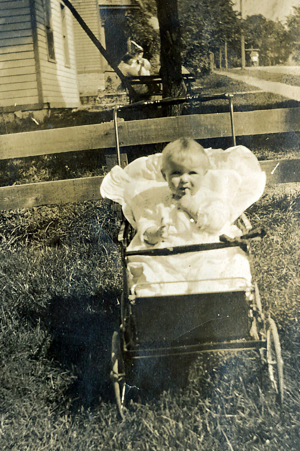 See how different antique baby carriages & old-fashioned strollers used ...
