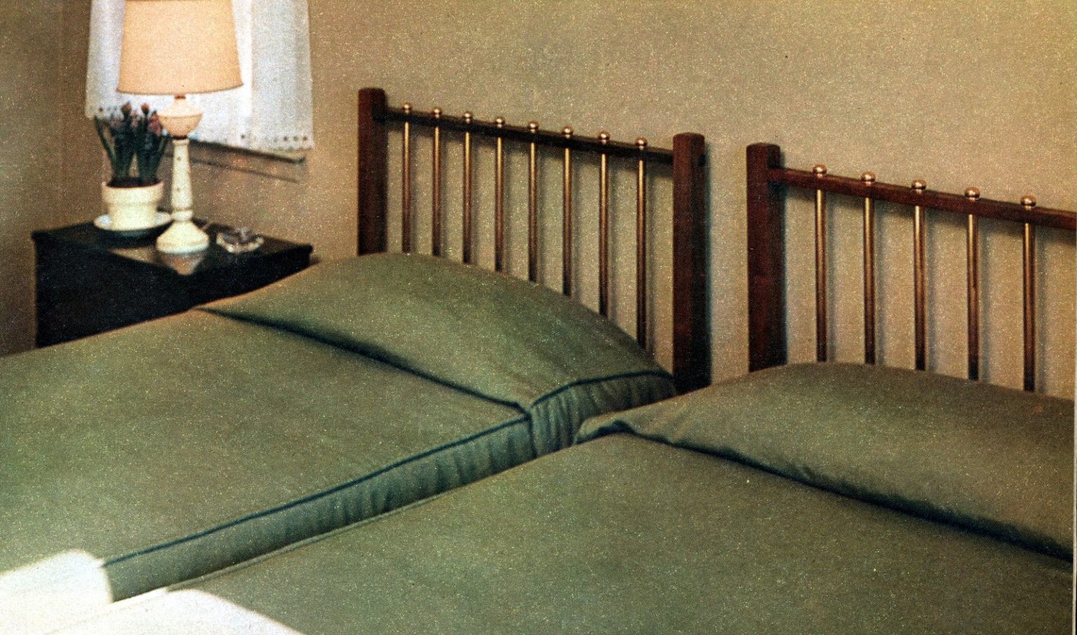 9 beautiful DIY headboards with a vintage look - Click Americana