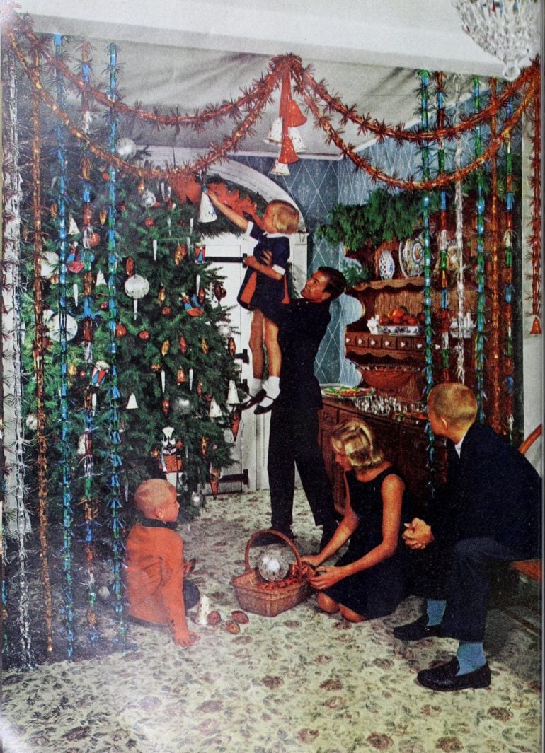 Vintage Christmas decorations with 60s and 70s style: Bright, colorful ...