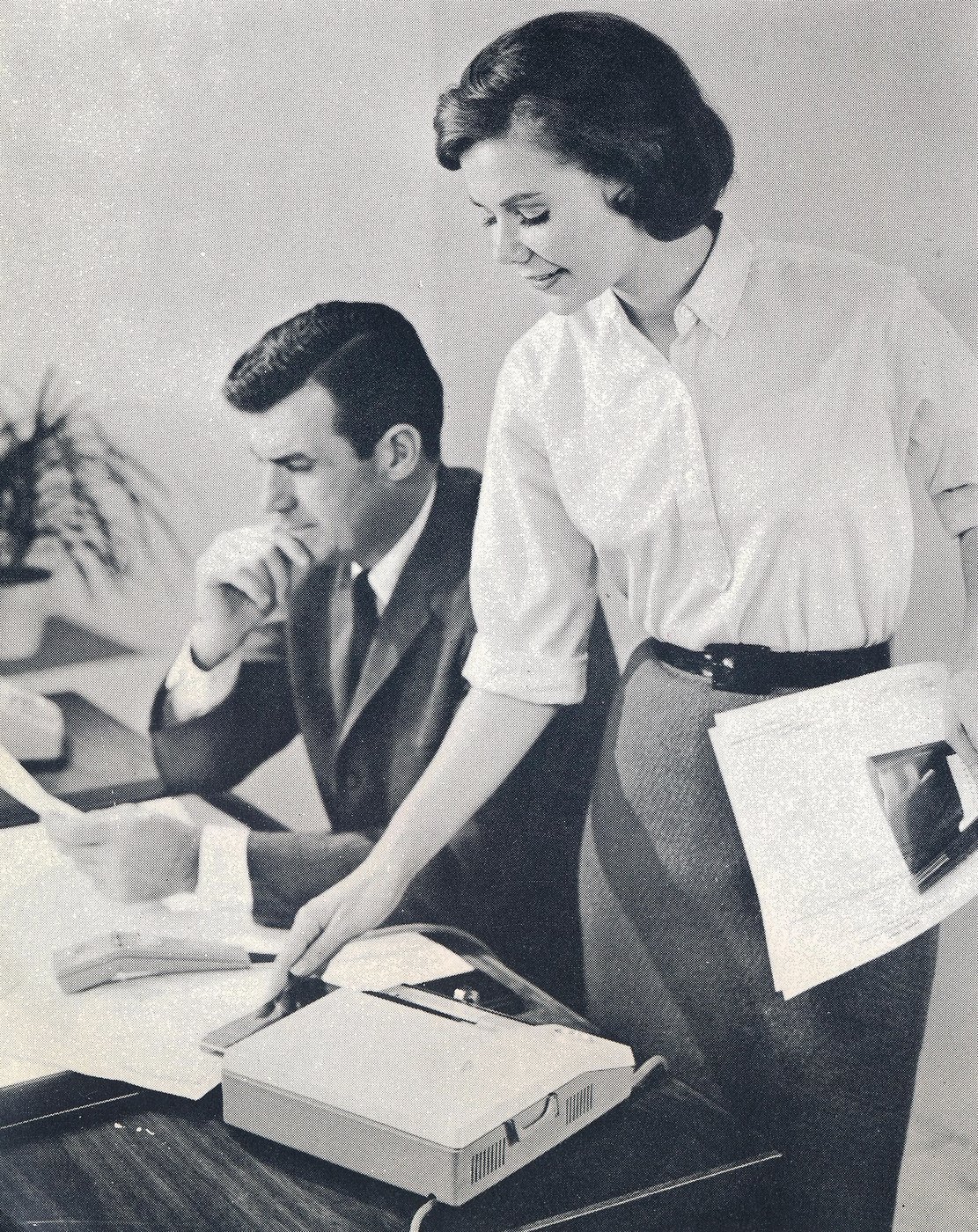 How a Dictaphone & other vintage office transcription machines worked ...