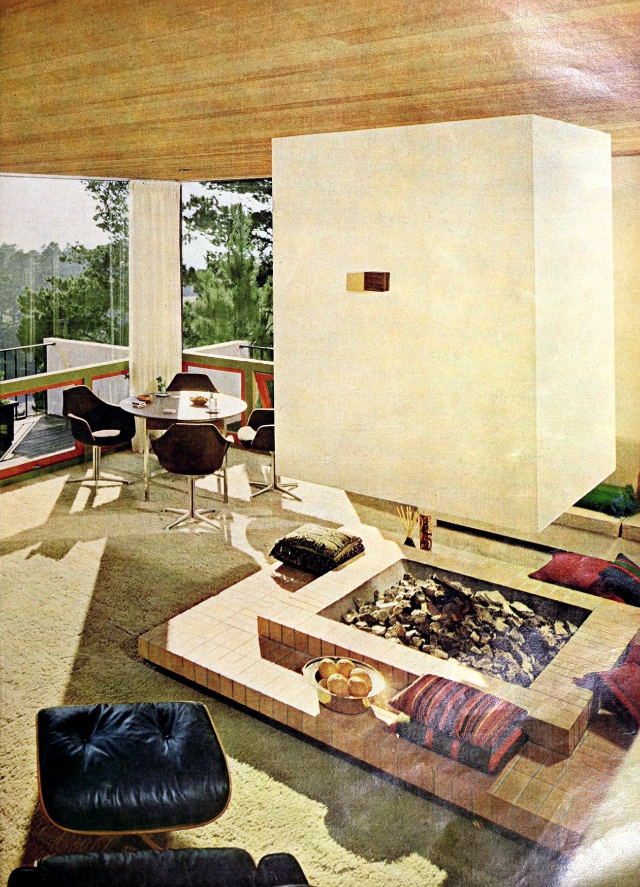 This bright 50s living room had a full-height window wall open to ...