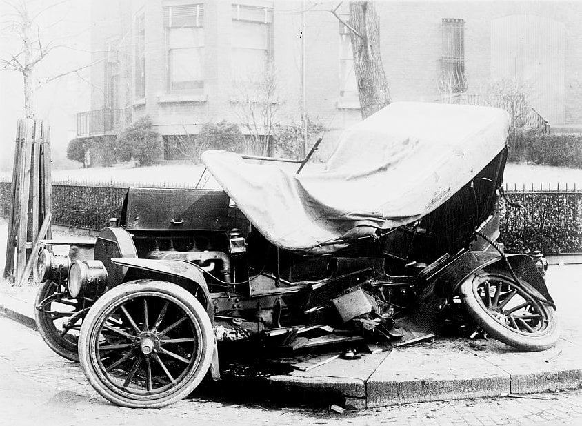 See 35 vintage car wrecks from the days before seat belts & airbags ...