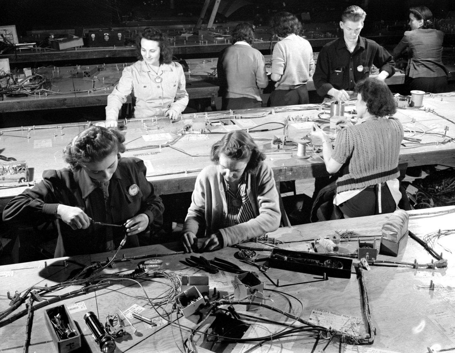 See 50 real-life Rosie the Riveters & other women war workers from WWII ...