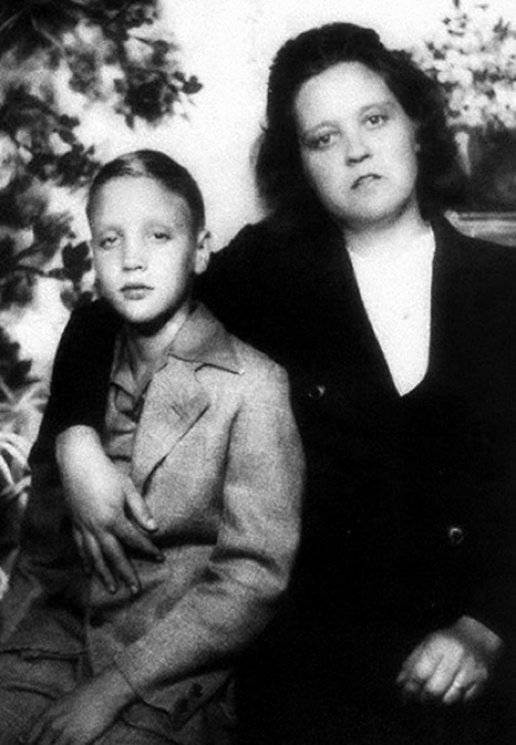 Young Elvis: Elvis Presley as a child & teenager - Click Americana