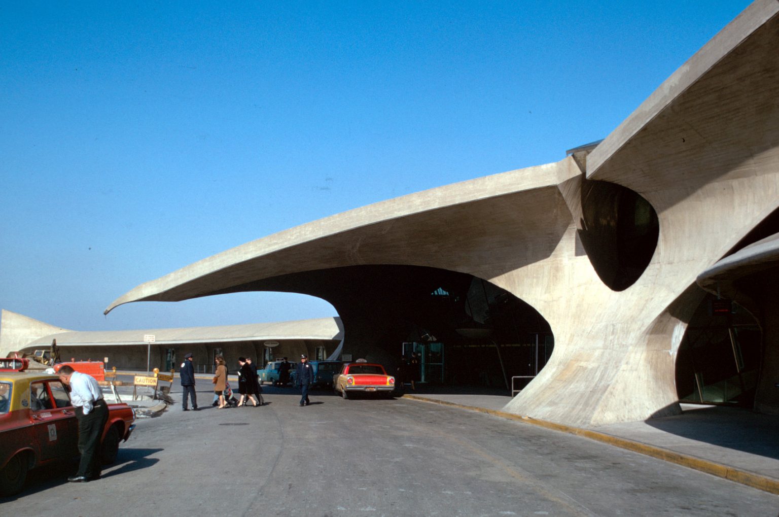 See the stunning space-age TWA Terminal at JFK airport as it looked in ...