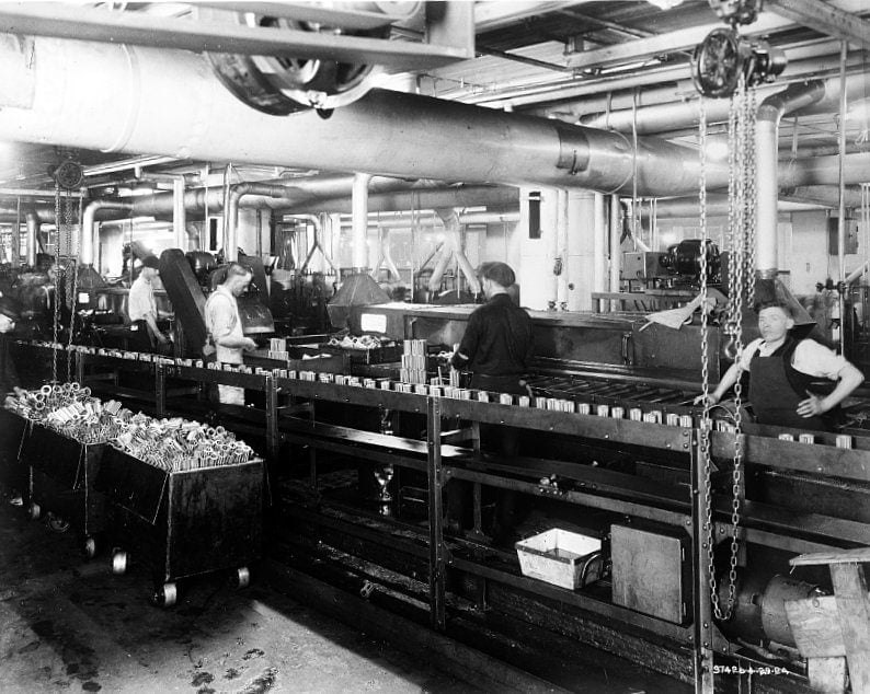 See Ford assembly lines from 100 years ago, mass-producing Model T cars ...