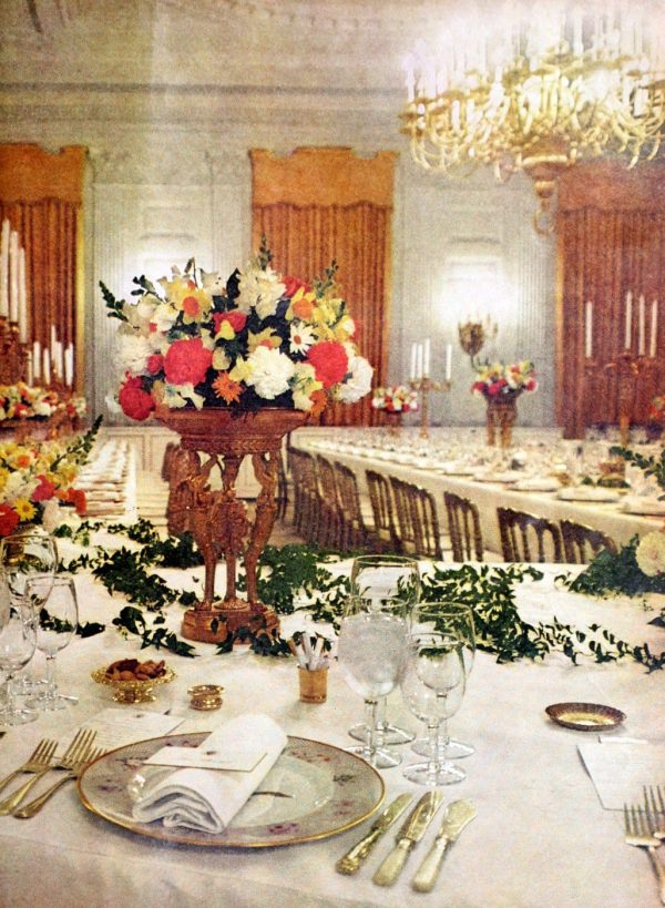 40 vintage centerpiece ideas: Table decor from yesteryear - Click Americana