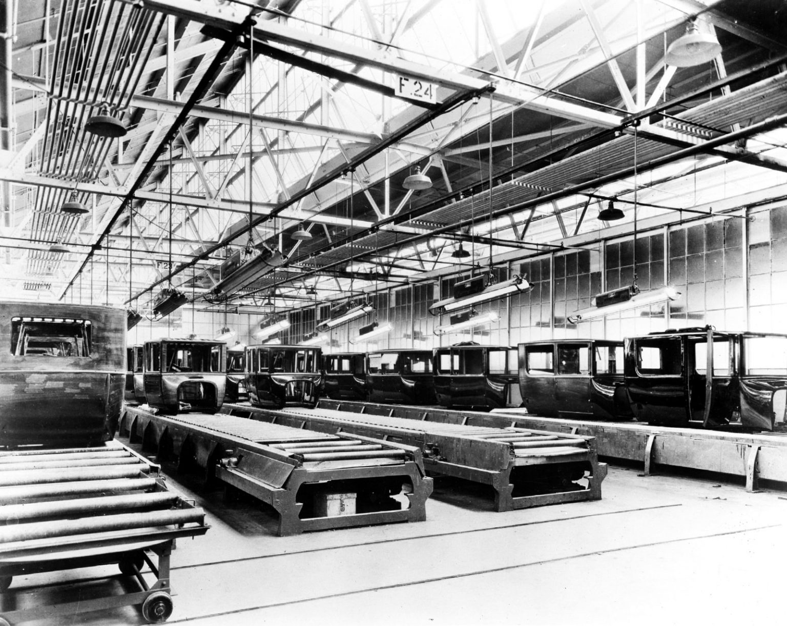 See Ford assembly lines from 100 years ago, mass-producing Model T cars ...