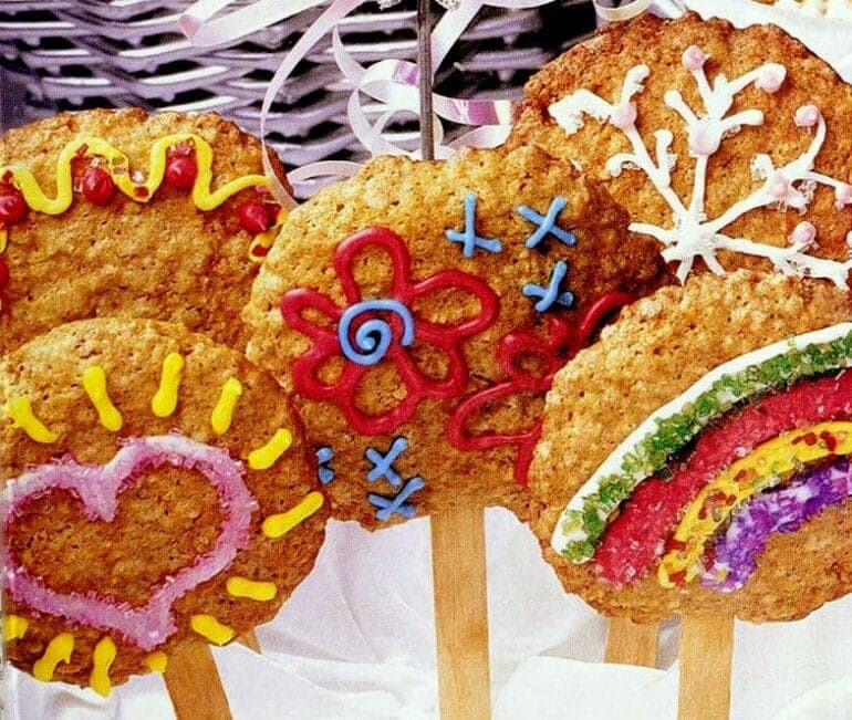 Have a sweet Christmas with these green Rice Krispies wreath treats (1990s)