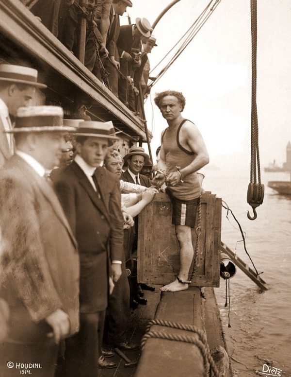 Harry Houdini's underwater box escape: See how he did his famous trick ...