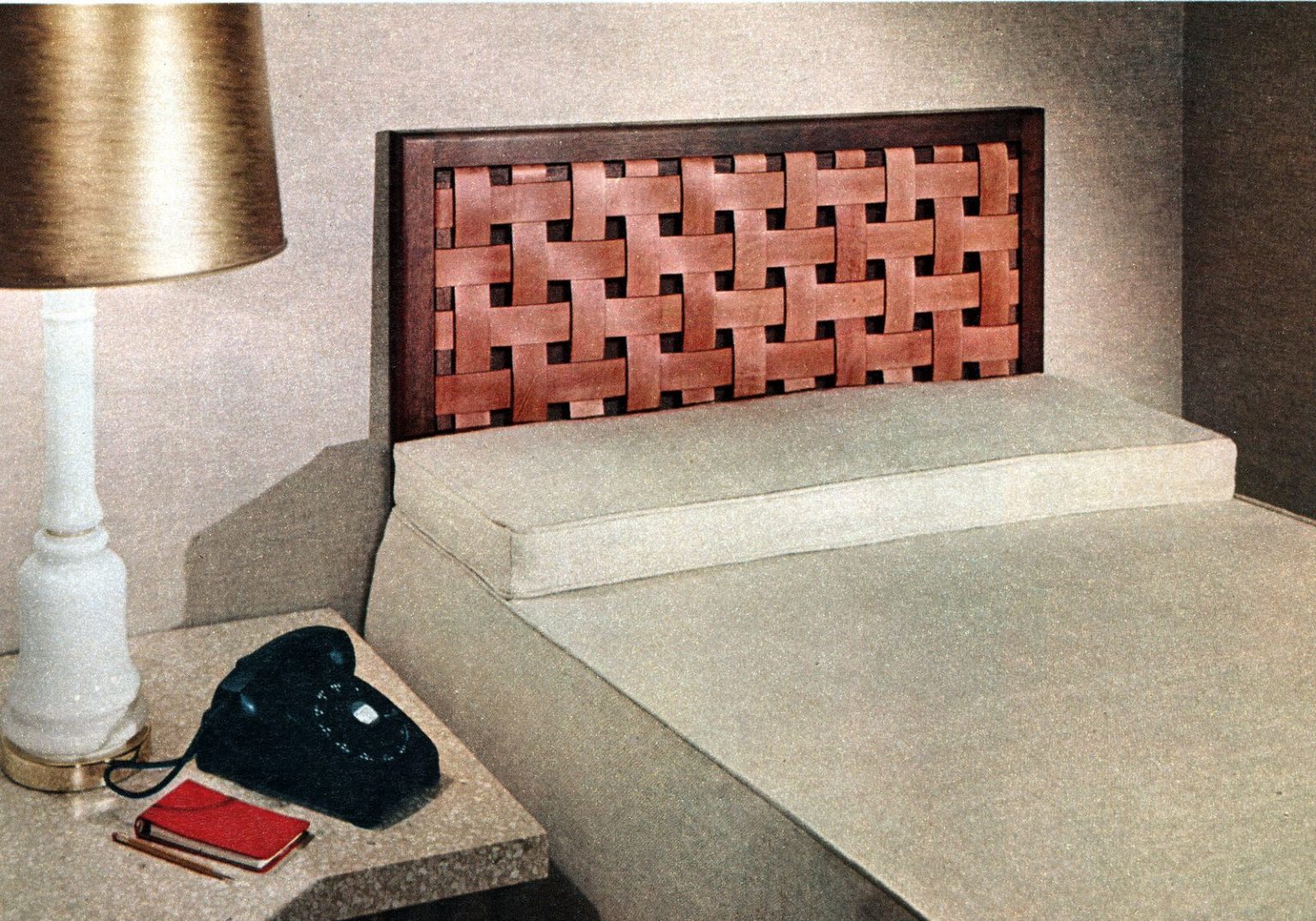 9 beautiful DIY headboards with a vintage look - Click Americana