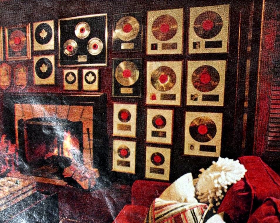 OMG! If this wasn't MADE FOR DL - Helen Reddy's 1970s house!!