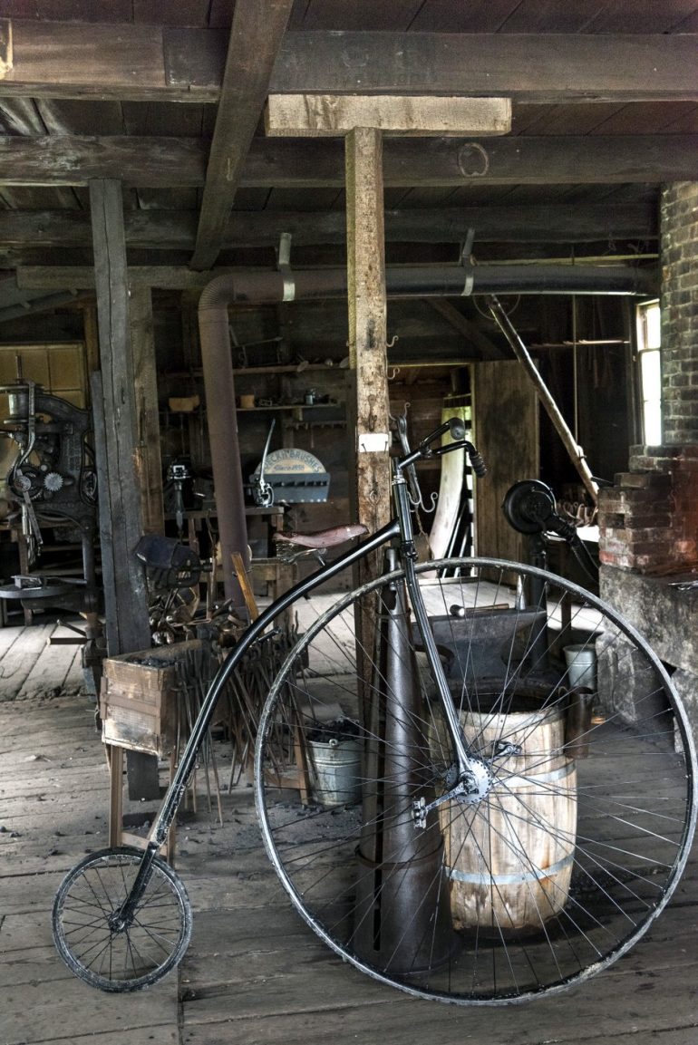 That big front wheel bike: See why the penny farthing high wheel bike ...