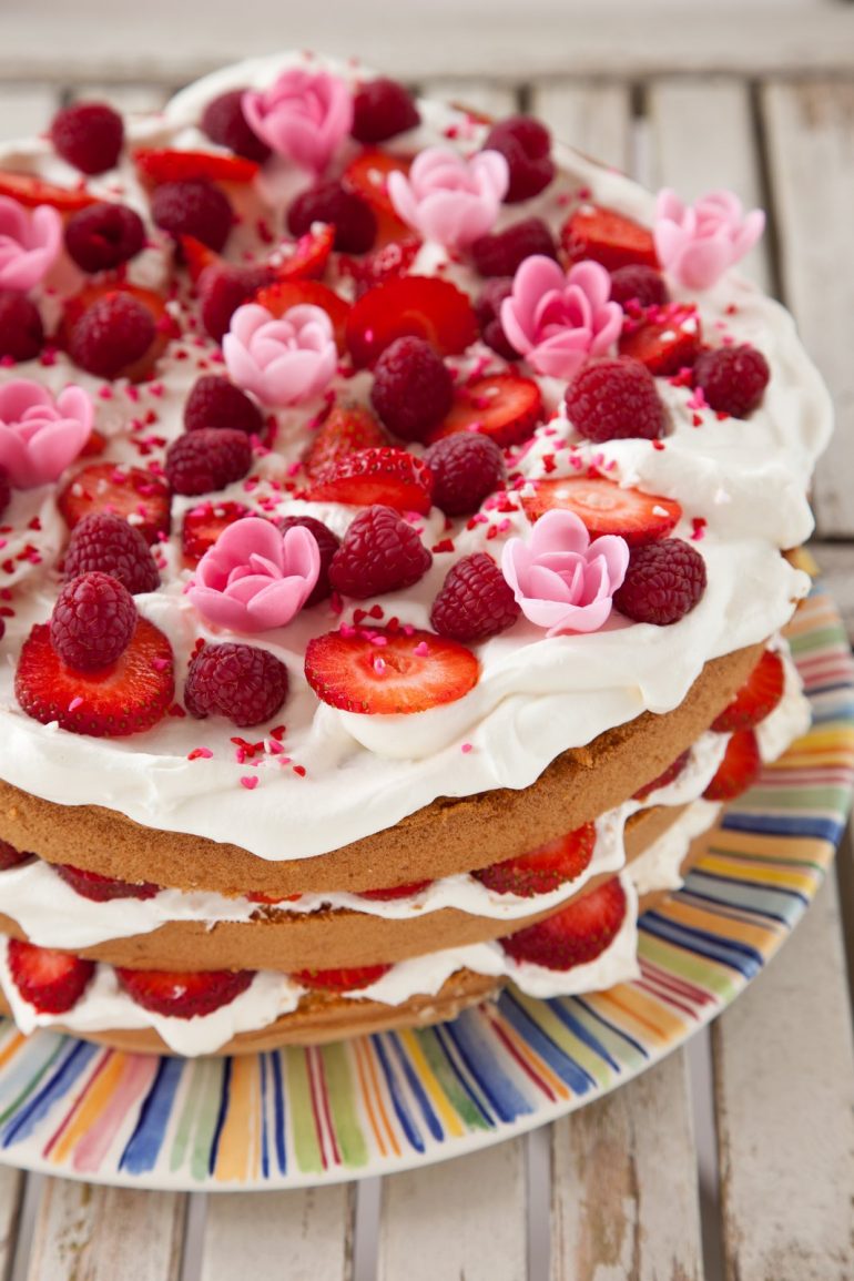 Classic strawberry torte recipe (1967) - Click Americana
