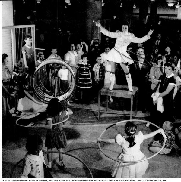 The '50s Hula Hoop fad gets millions twirling & whirling - plus tips on ...