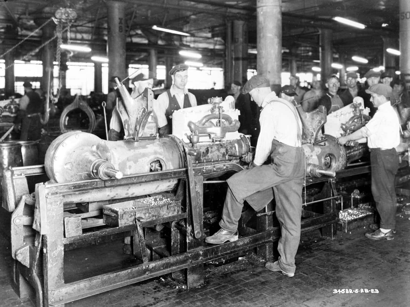 See Ford assembly lines from 100 years ago, mass-producing Model T cars ...