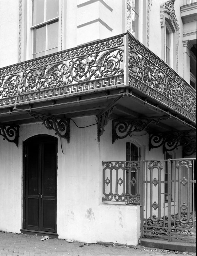 20 old-fashioned decorative iron porches & balconies with some real ...