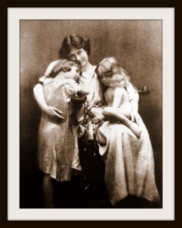 How dancer Isadora Duncan was killed in a bizarre accident (1927 ...
