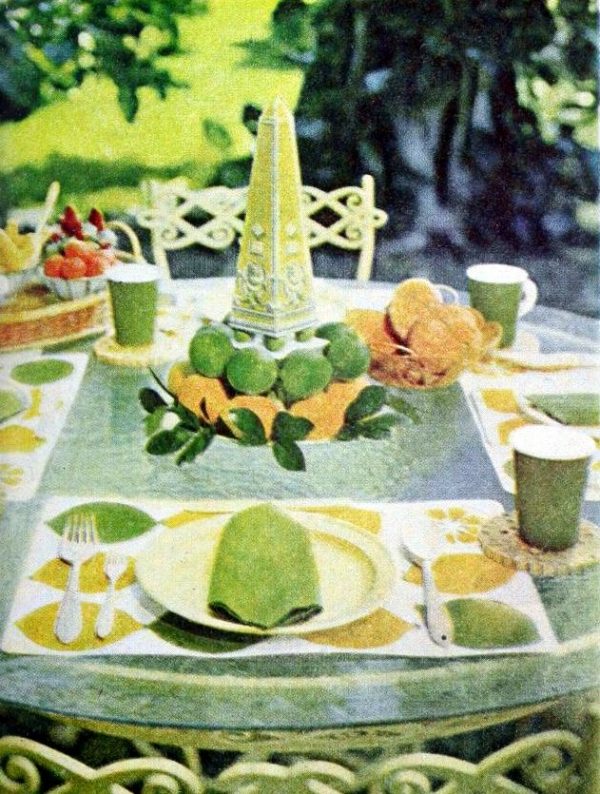 40 vintage centerpiece ideas: Table decor from yesteryear - Click Americana