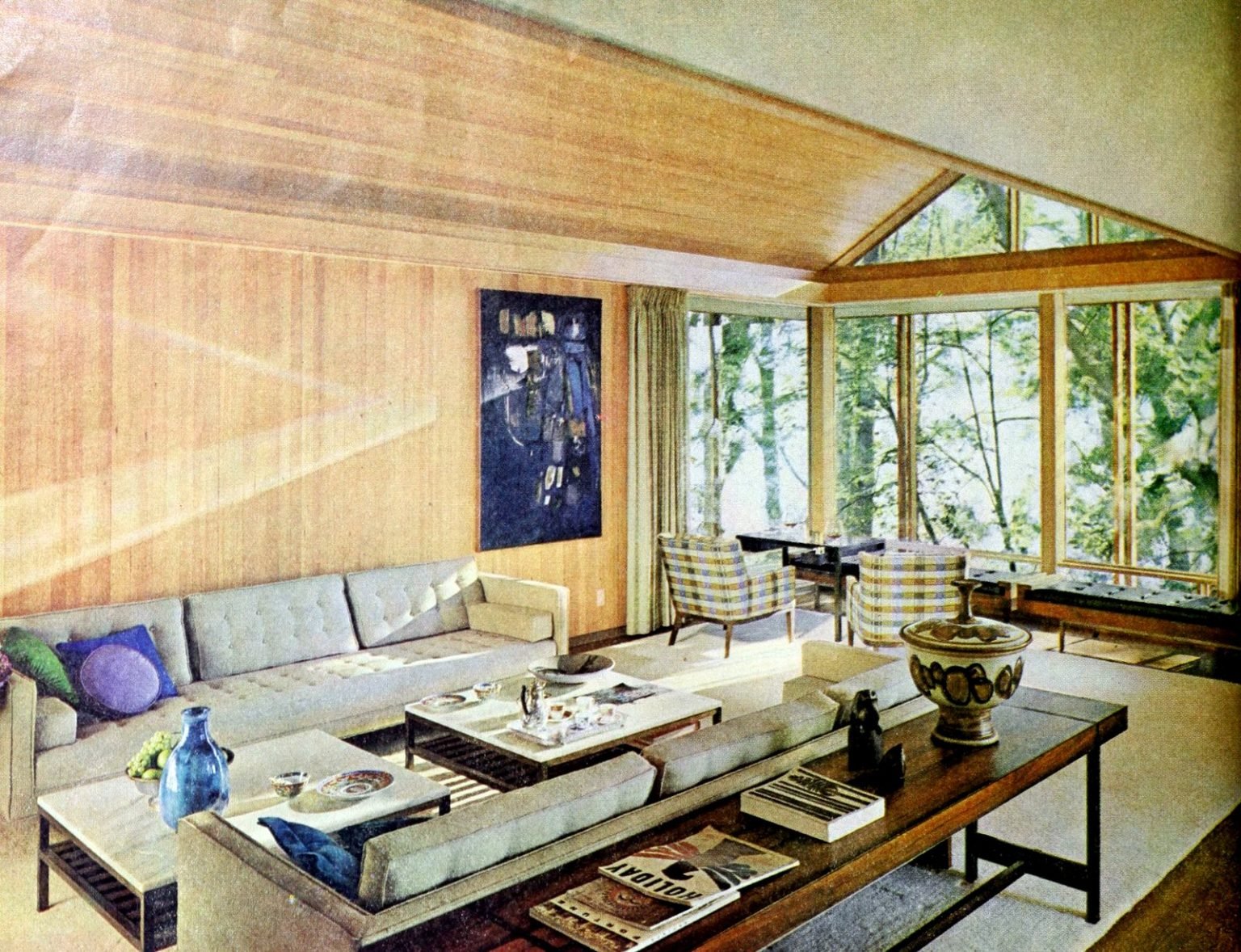 Mid century modern living room decor: Vintage home fashion with bold ...