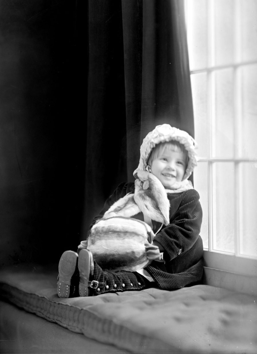 From baby to child: Vintage baby pictures of an adorable little girl ...