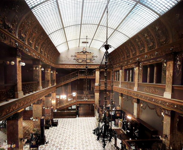The dazzling lobbies of these 22 historical hotels will take your ...