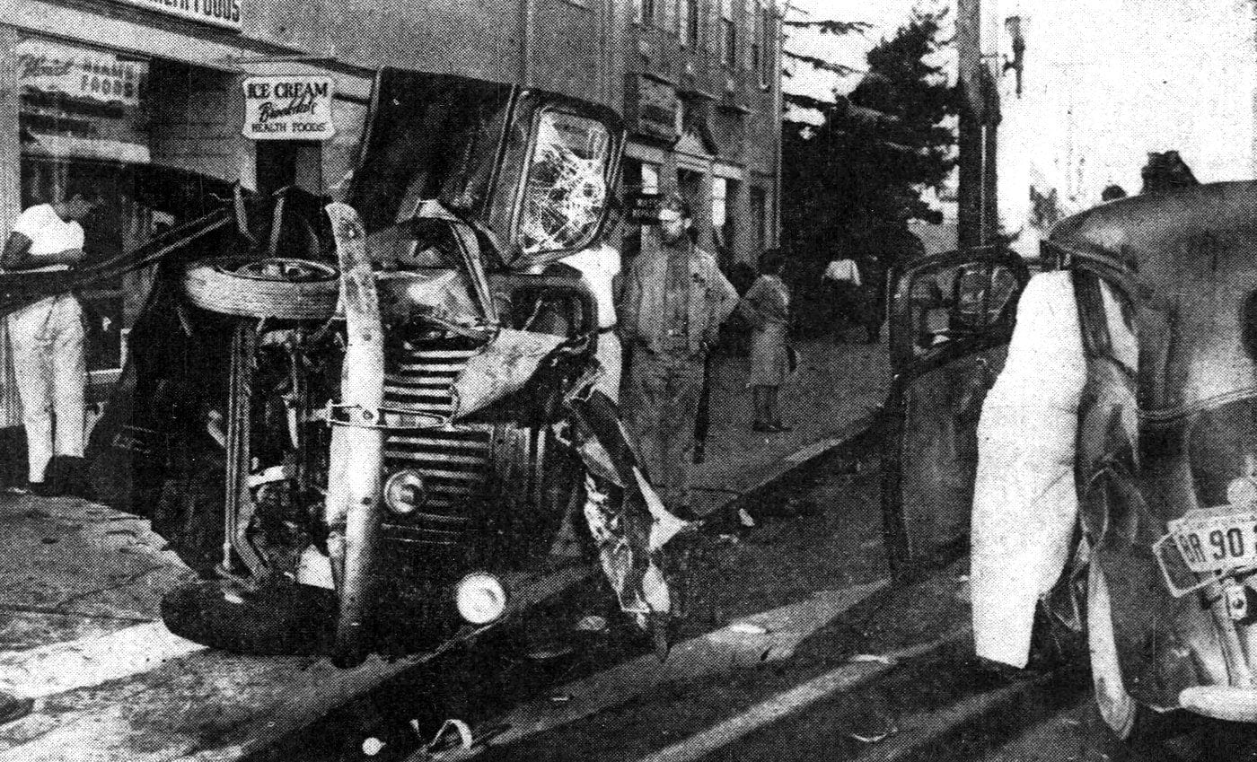 See 35 vintage car wrecks from the days before seat belts & airbags ...