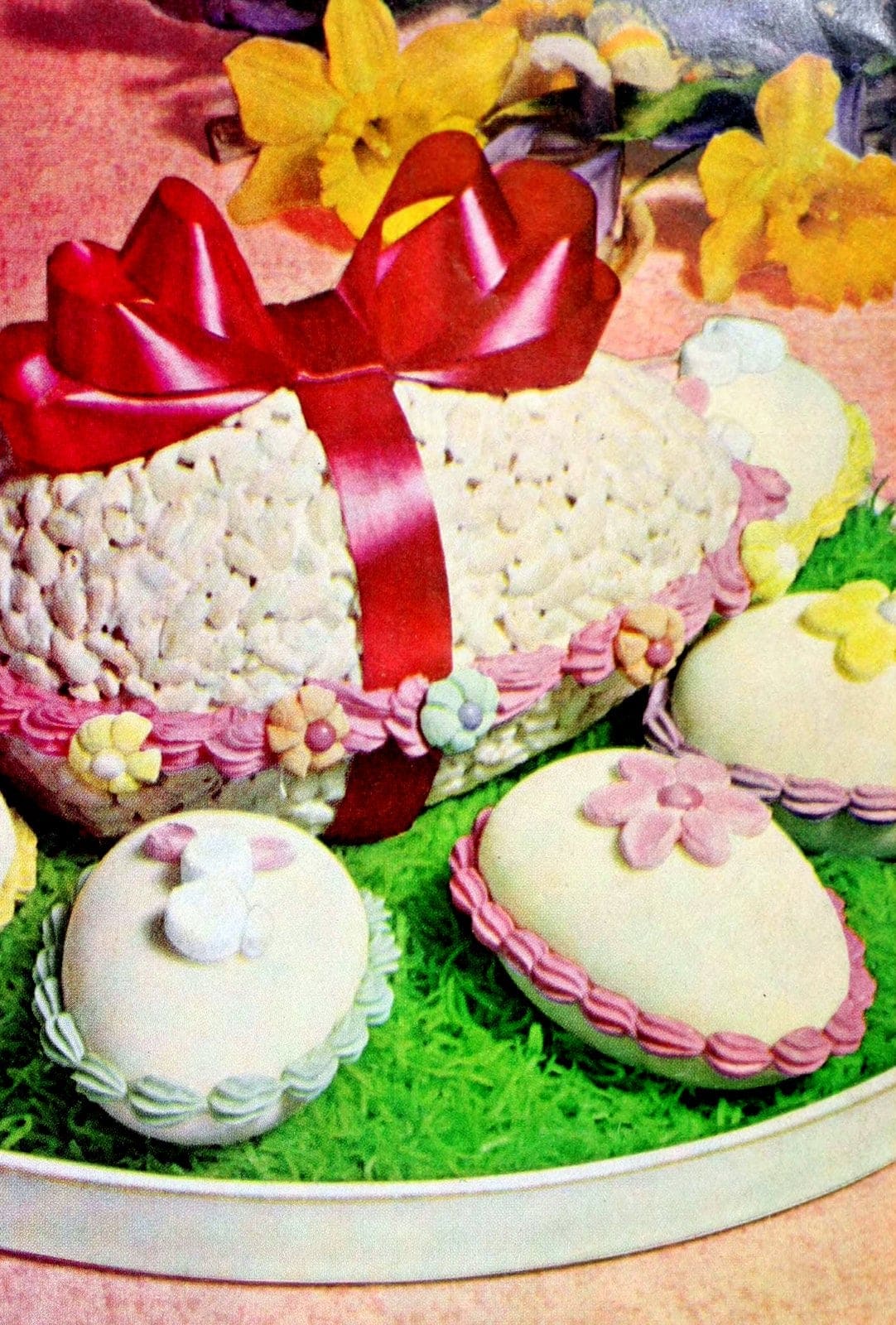 Old-fashioned marshmallow Easter eggs & cute cupcake baskets (1963 ...