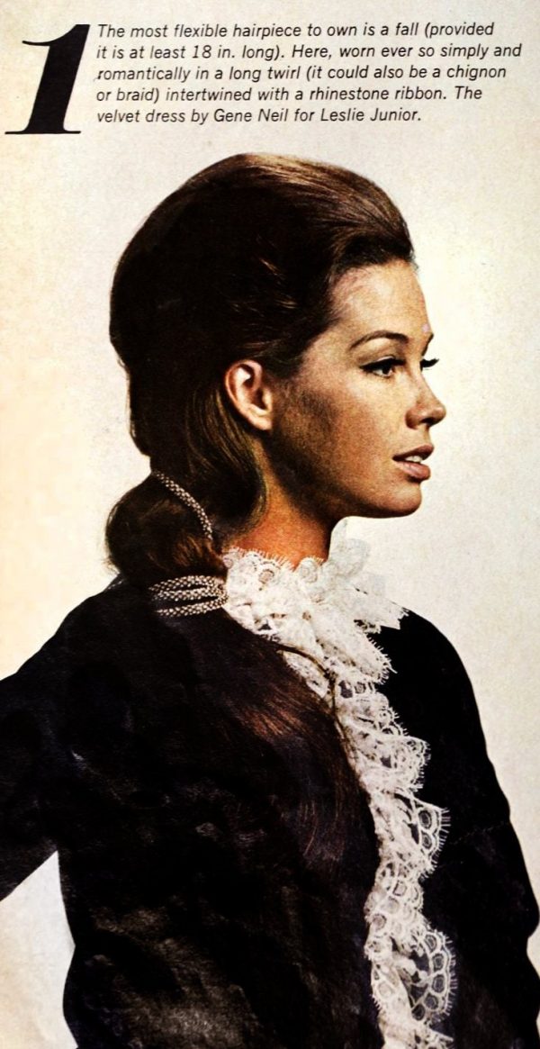 See Mary Tyler Moore model some stylish wigs of the sixties - Click ...