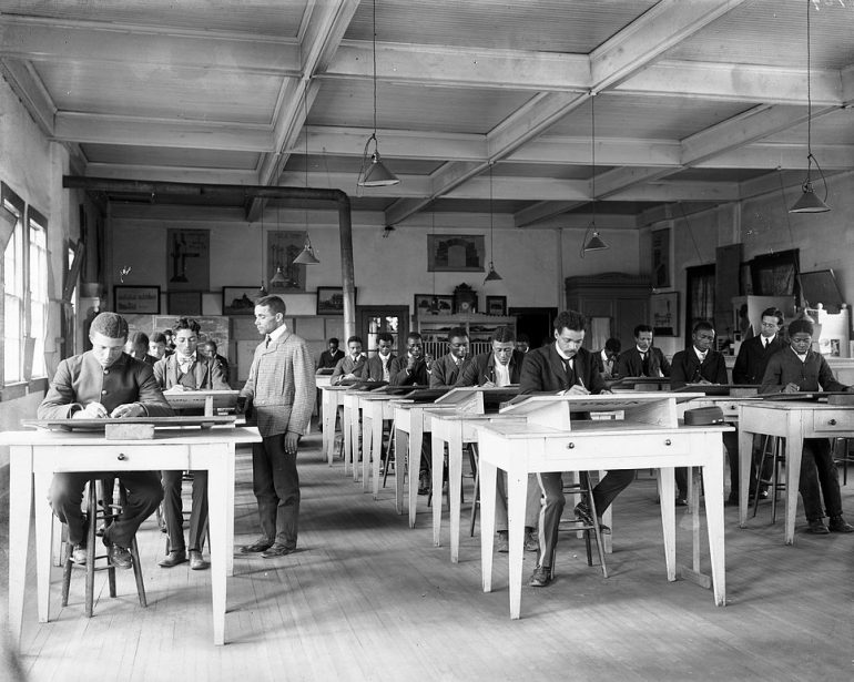 Old school classrooms that show what school was really like in 1899 ...