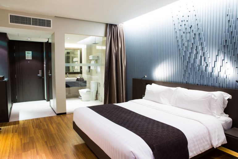 How do old hotel rooms compare to today's? Take a look back at 80 ...