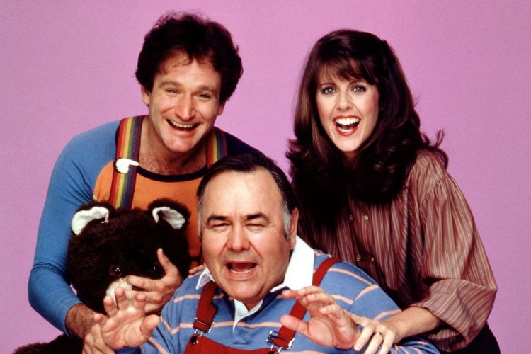 Mork & Mindy: About the TV show, the intro & Mork calling Orson (1978 ...