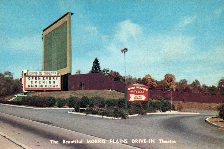 What old drive-in movie theaters were like in the 1950s & 60s - and why ...