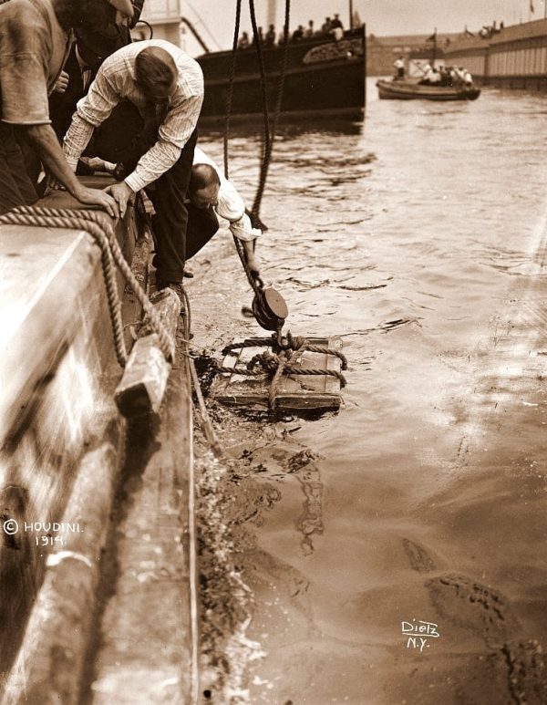 Harry Houdini's underwater box escape: See how he did his famous trick ...