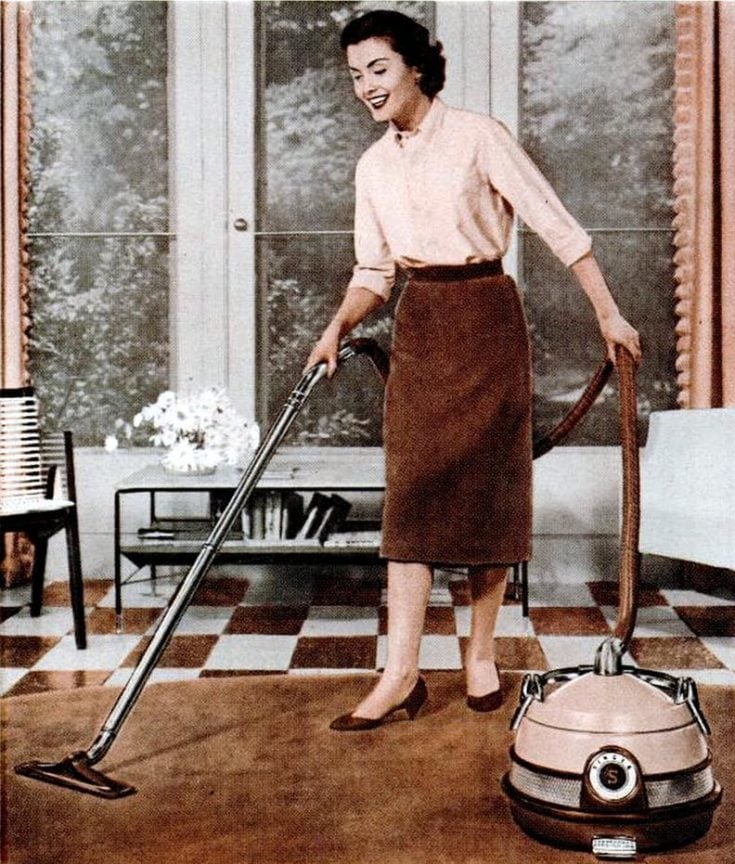 The perfect '50s housewife & her everyday cleaning life - Click Americana