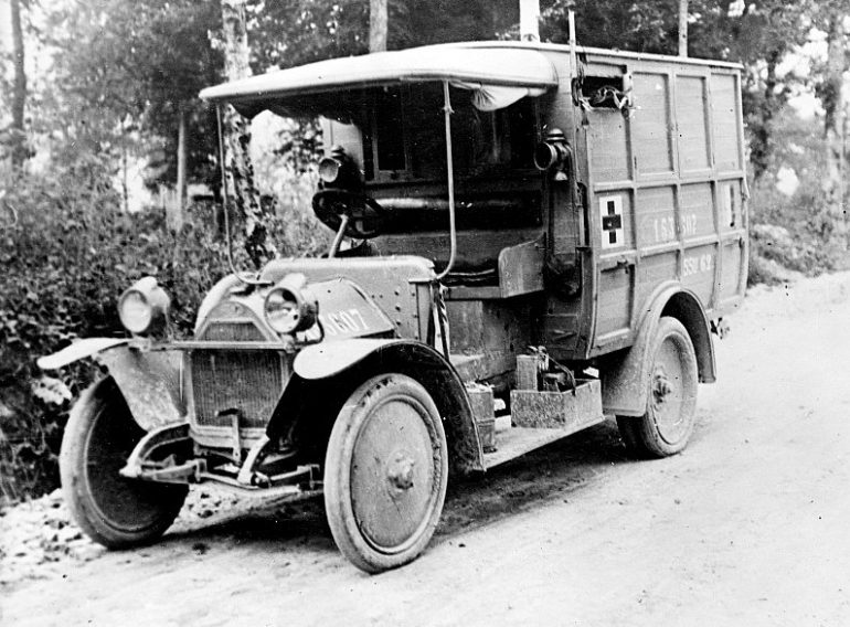How vintage ambulances completely transformed during the 20th century ...