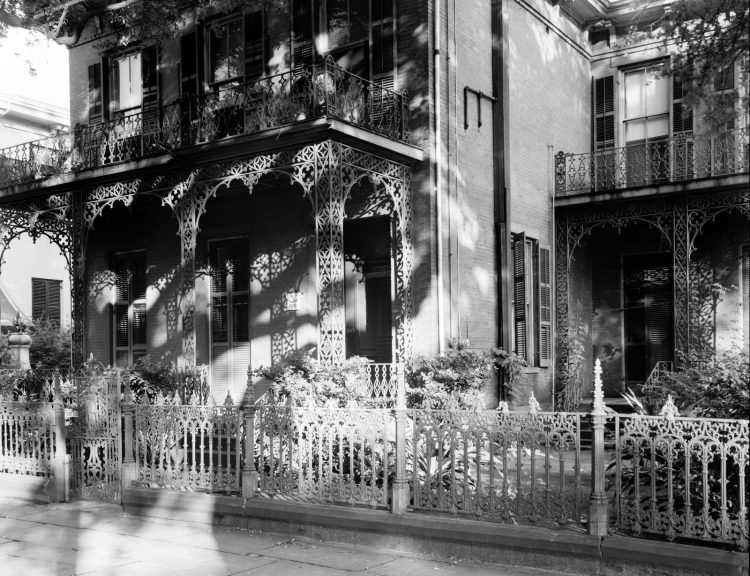 20 old-fashioned decorative iron porches & balconies with some real ...