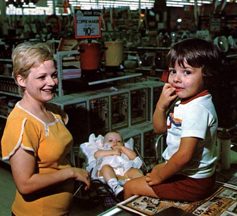 History of Walmart: See what old Wal-Mart stores were like in the 70s ...