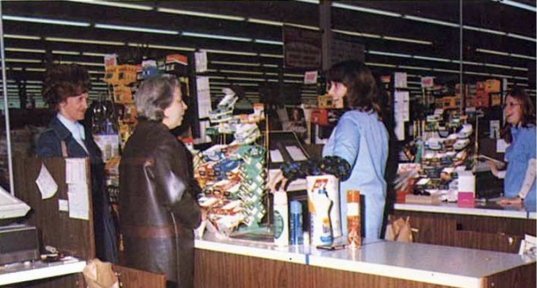 History of Walmart: See what old Wal-Mart stores were like in the 70s ...