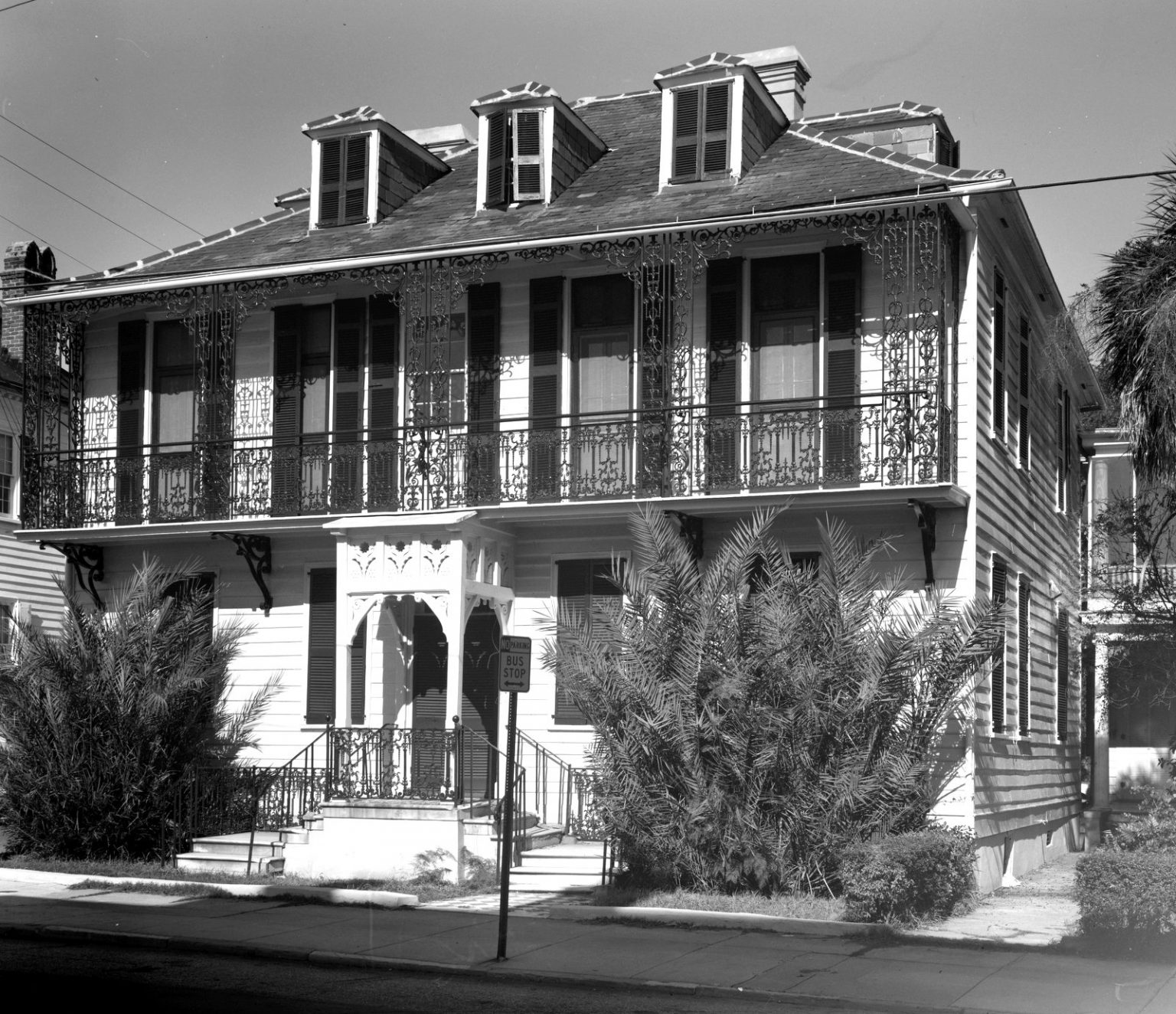 20 old-fashioned decorative iron porches & balconies with some real ...