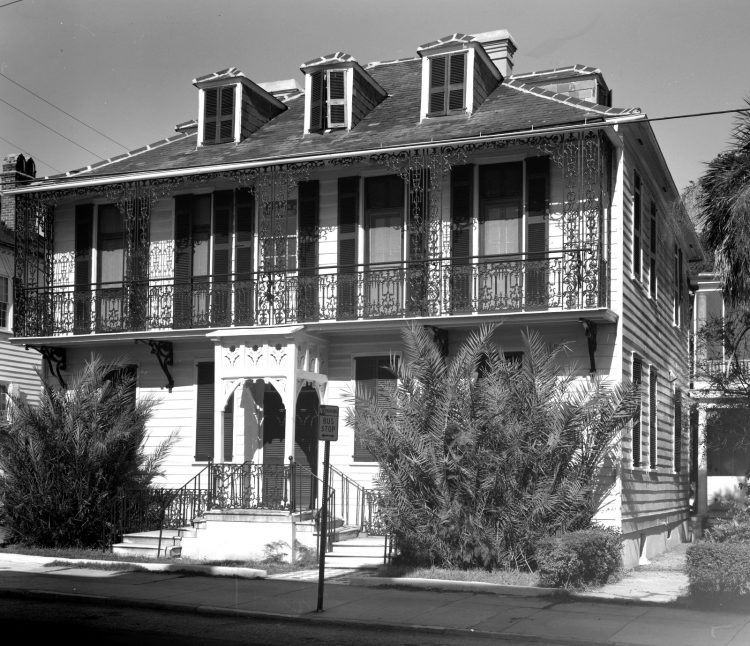 20 old-fashioned decorative iron porches & balconies with some real ...