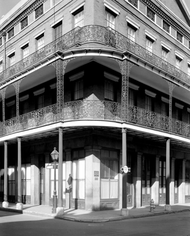 20 old-fashioned decorative iron porches & balconies with some real ...