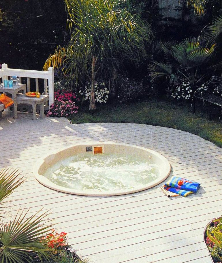 Jacuzzis & hot tubs: Backyard hot tub & spa styles from the 70s & 80s ...
