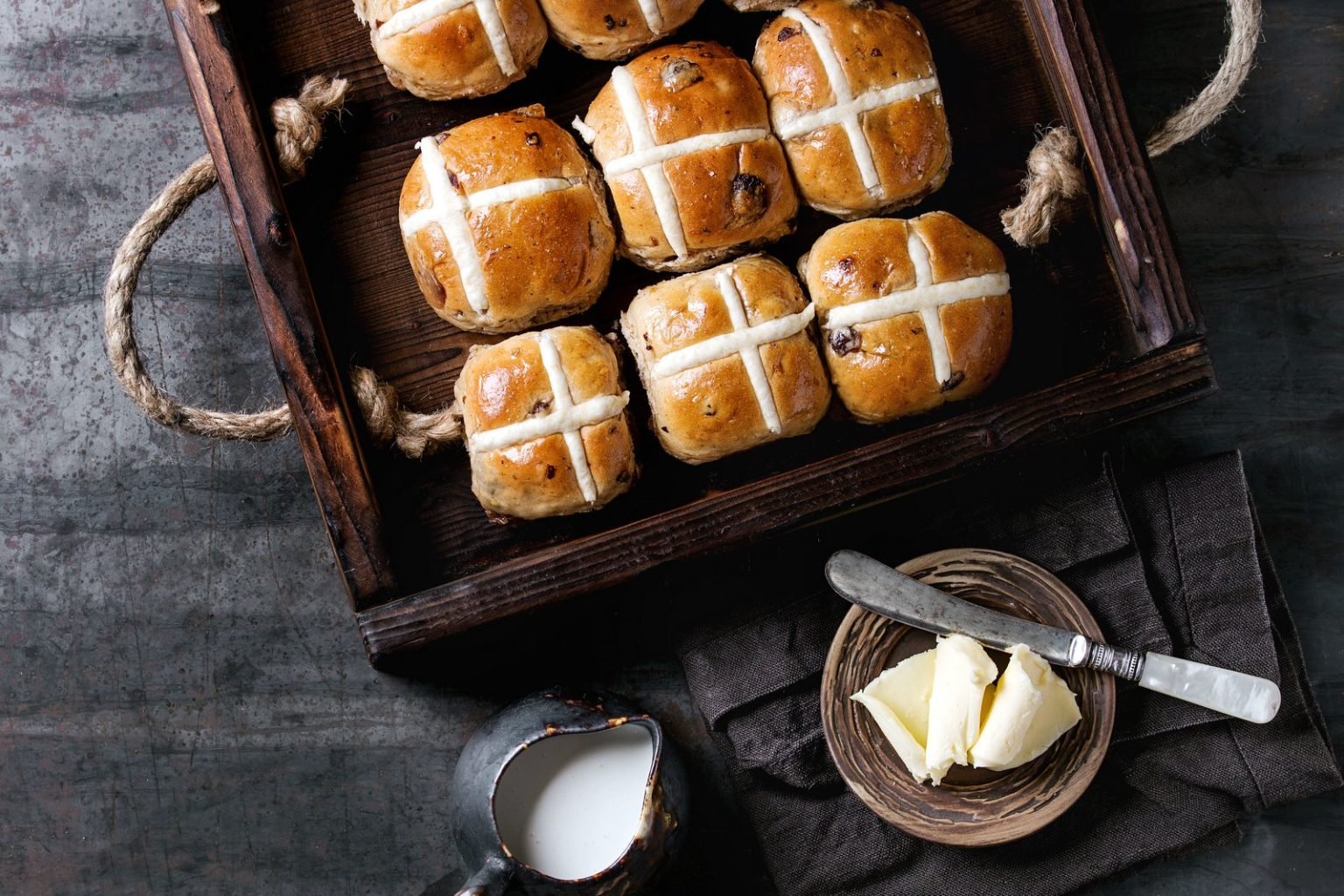 Old-fashioned hot cross buns recipe - Click Americana