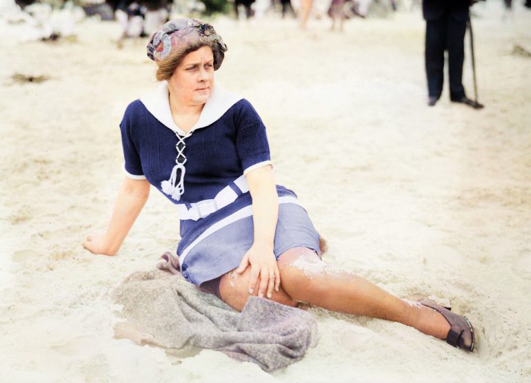 See old-fashioned swimsuits & what people wore to the beach 100 years ...