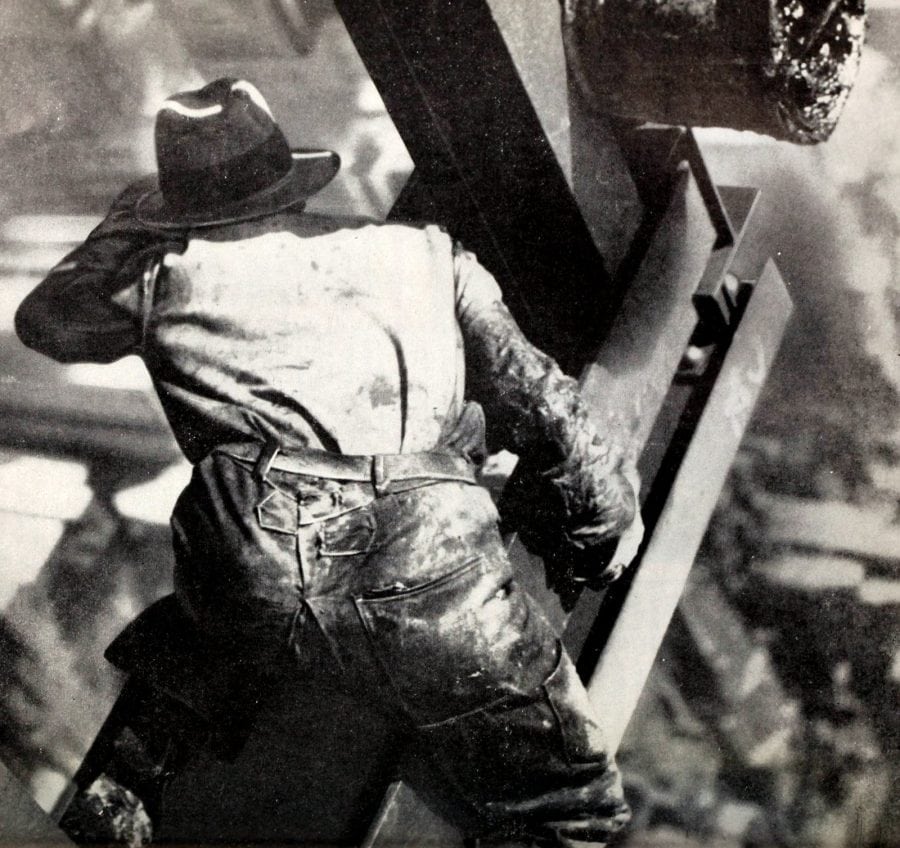 See 47 photos of daredevil skyscraper construction workers hanging out ...