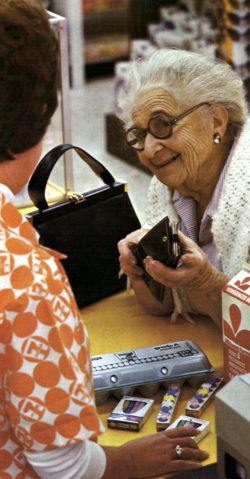 Vintage 7-Eleven stores & the era of Slurpees, arcade games & quick ...