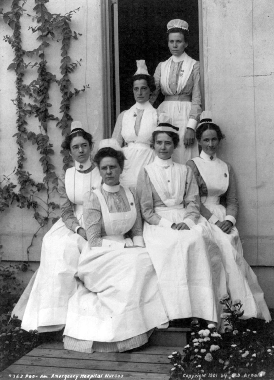 See how vintage nursing uniforms evolved from starched whites to comfy ...