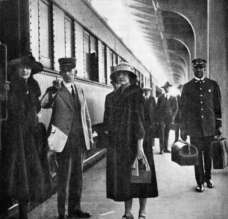 Old-fashioned train & travel etiquette: What passengers in the 1920s ...