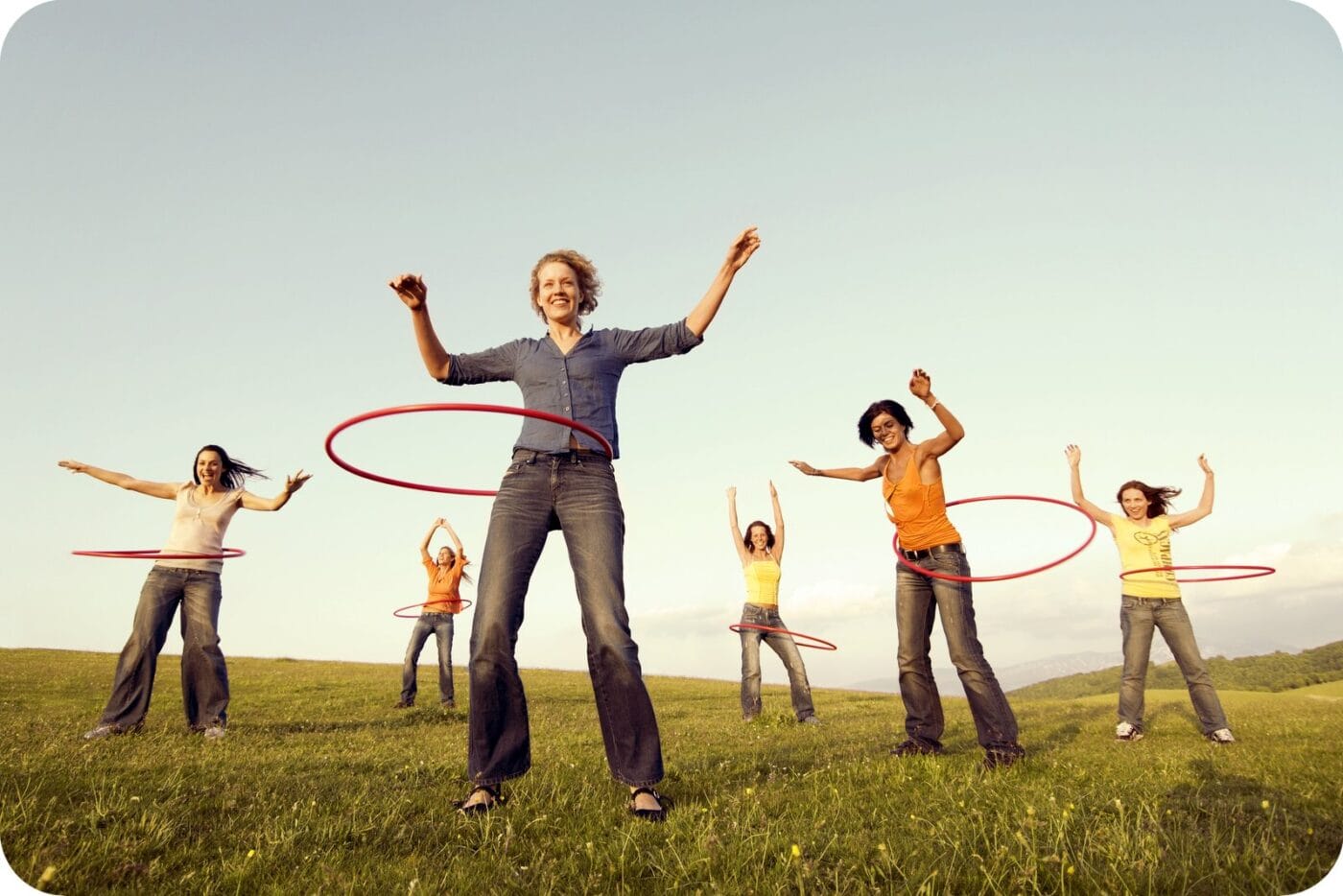 The '50s Hula Hoop fad gets millions twirling & whirling - plus tips on ...